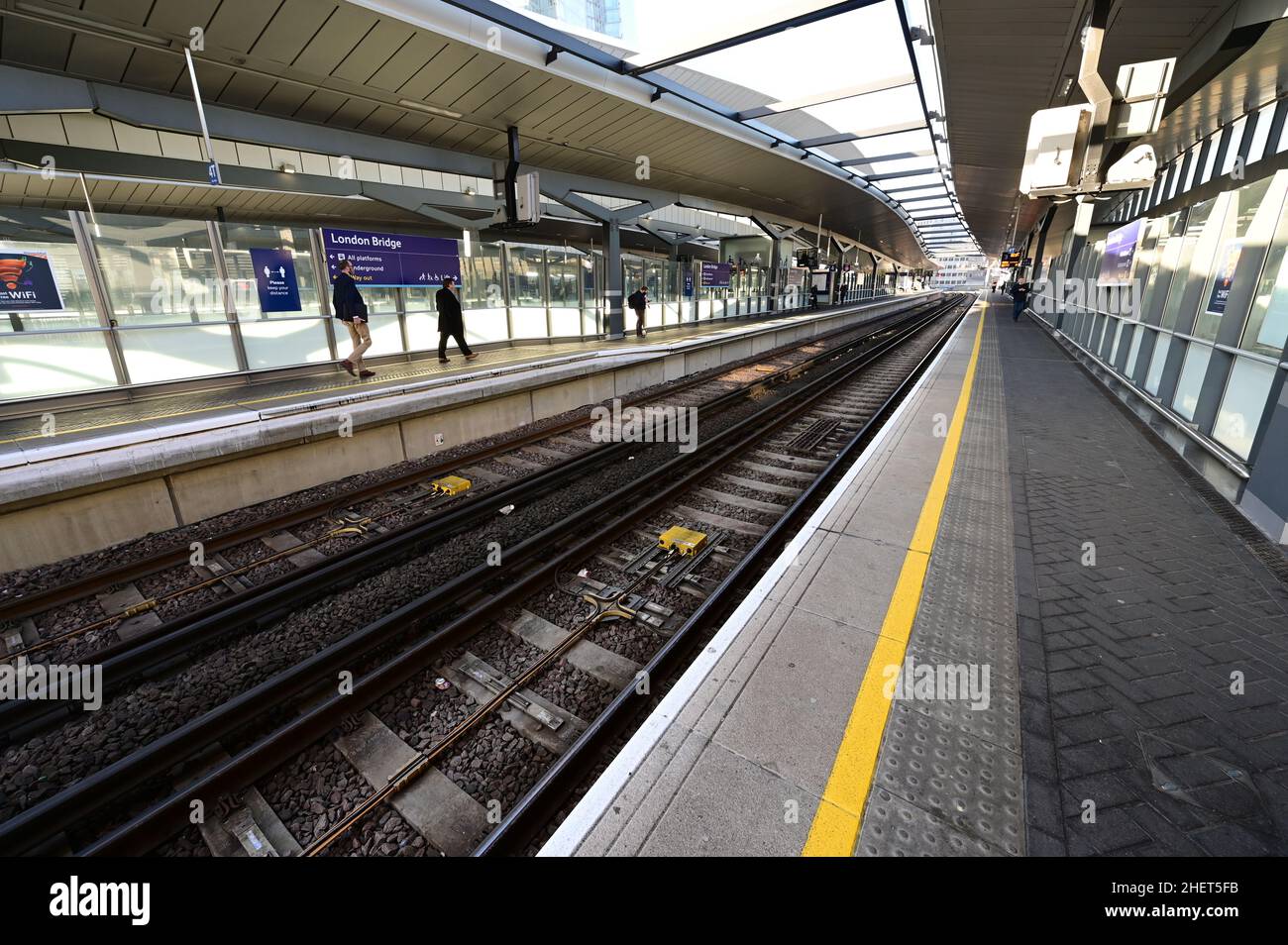 London, London City, UK-January 12 2022: London Bridge station platform ...