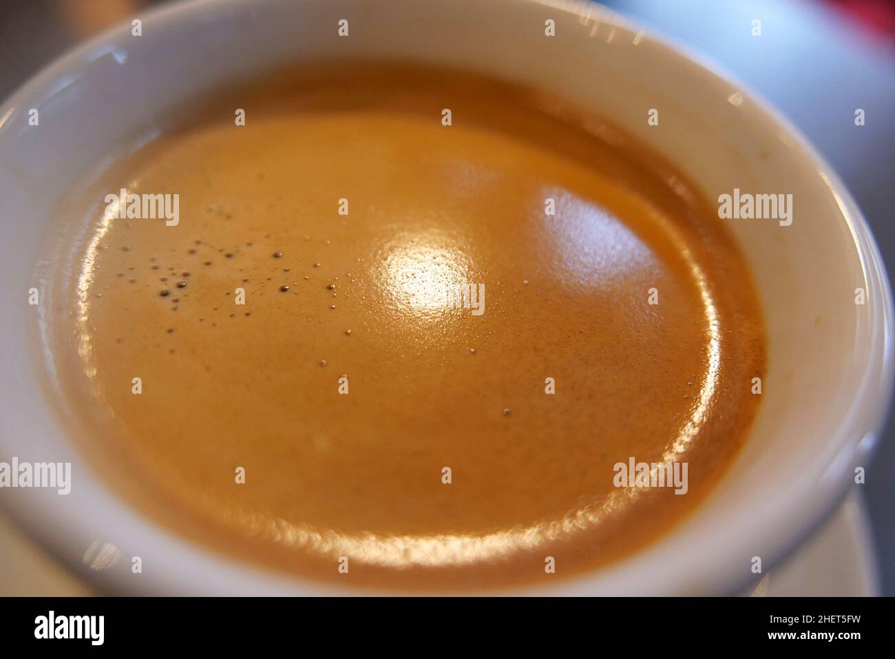 fresh brewed cafe crema in detail Stock Photo - Alamy