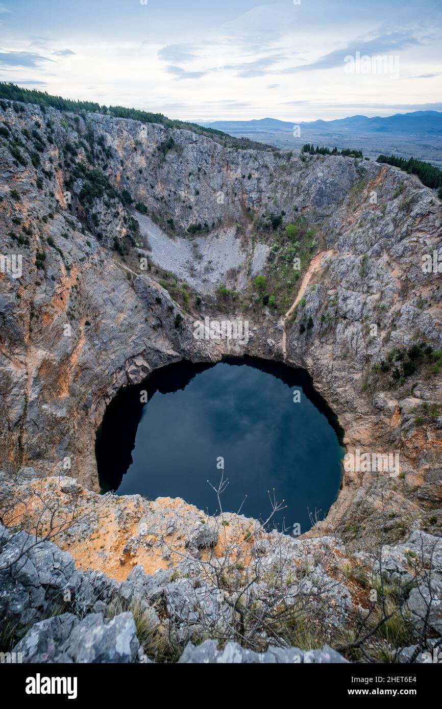 Red lake hi-res stock photography and images - Alamy