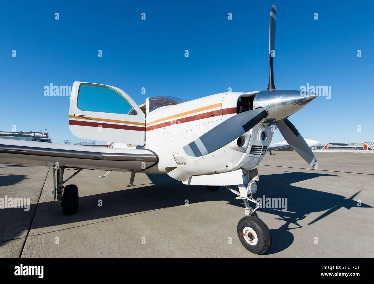 Airplane propeller on wing hi-res stock photography and images - Alamy