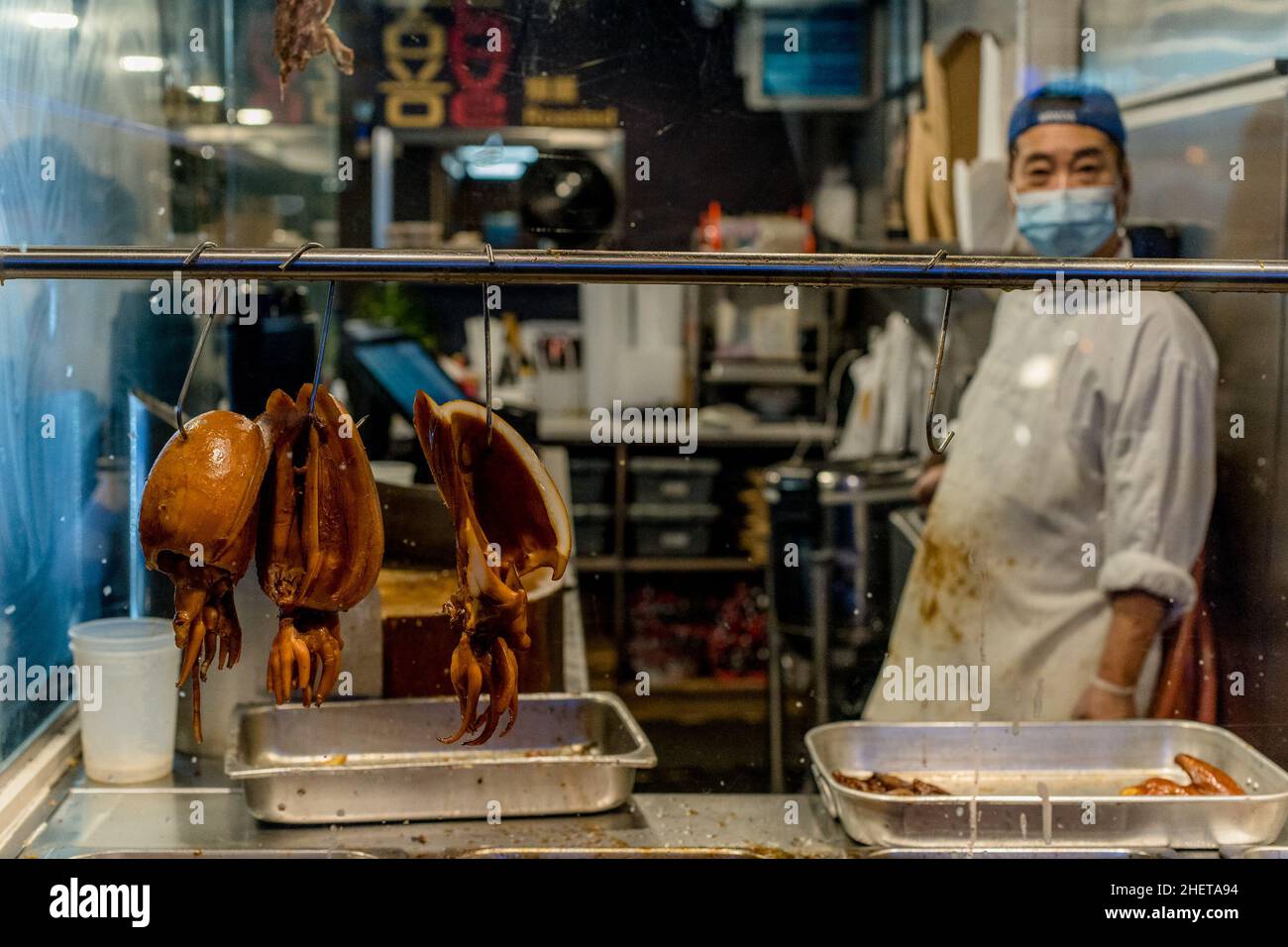 Cook wears mask while preparing food in Chinese restaurant in Chinatown ...