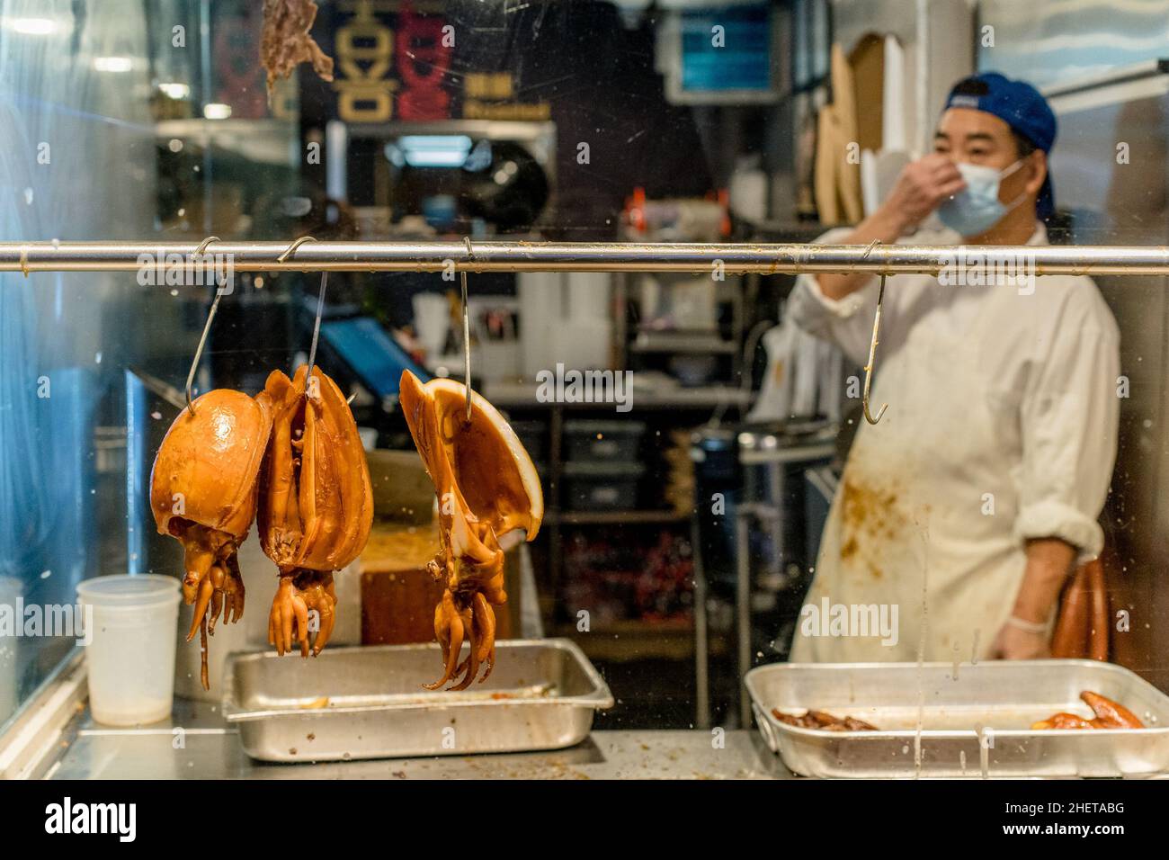 Cook wears mask while preparing food in Chinese restaurant in Chinatown ...