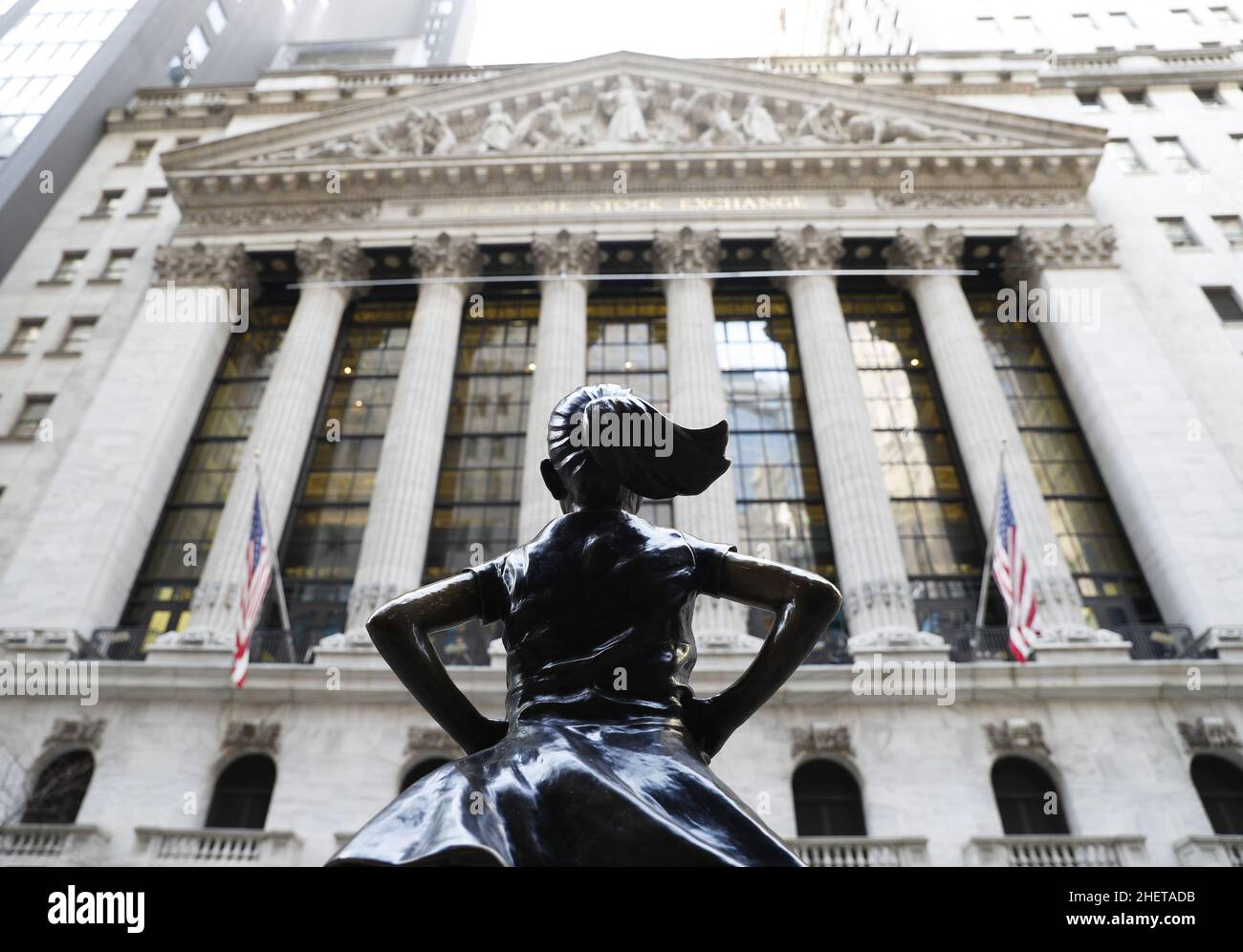 The fearless girl statue hi-res stock photography and images - Alamy