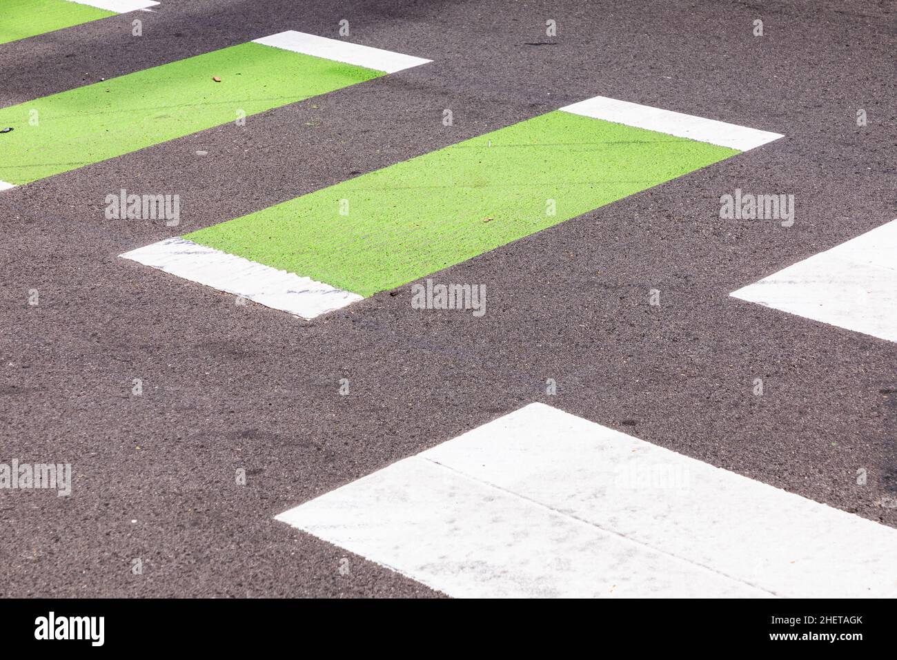 Green pedestrian crossing hi-res stock photography and images - Alamy