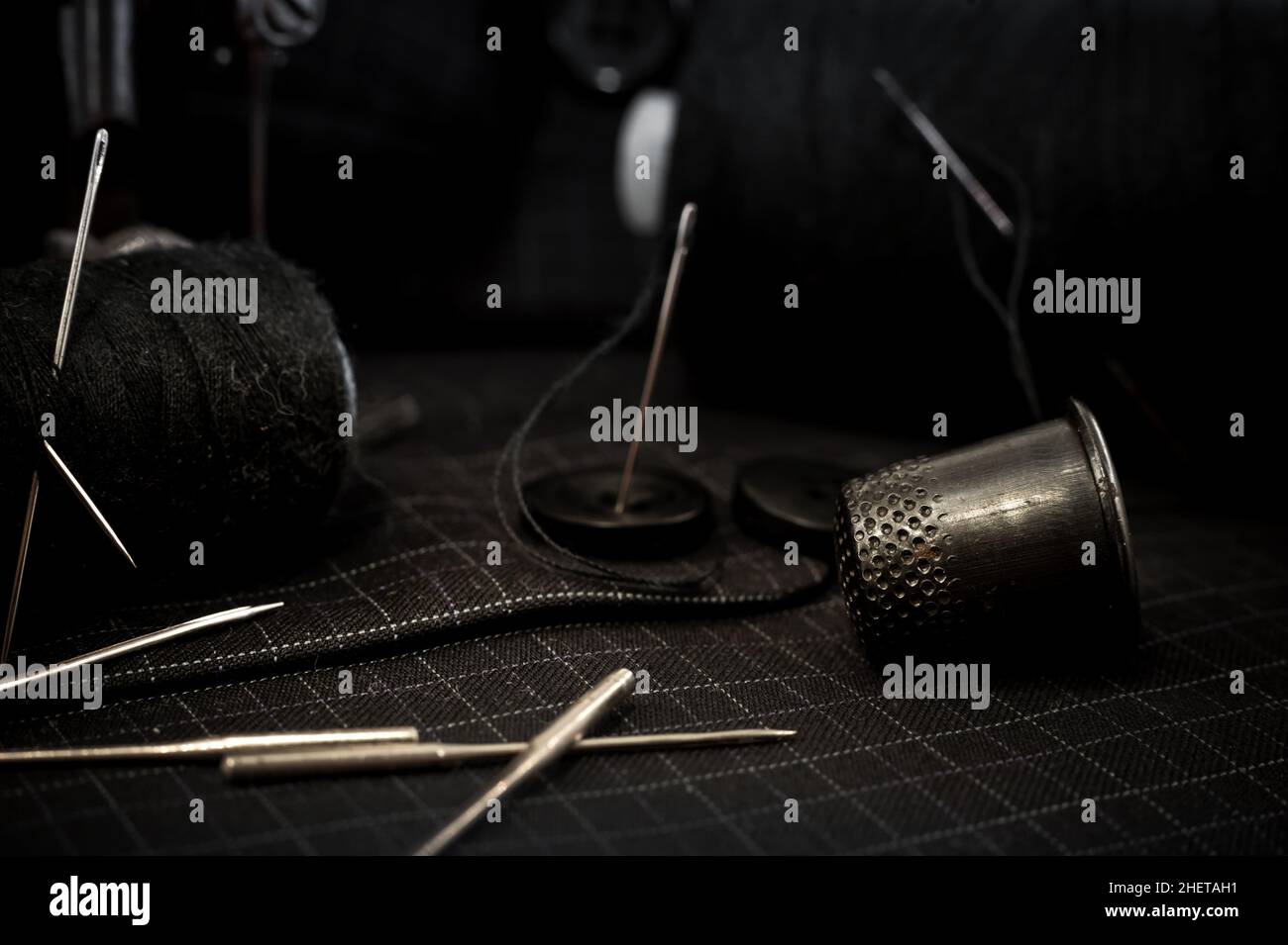 Retro sewing machine hi-res stock photography and images - Alamy