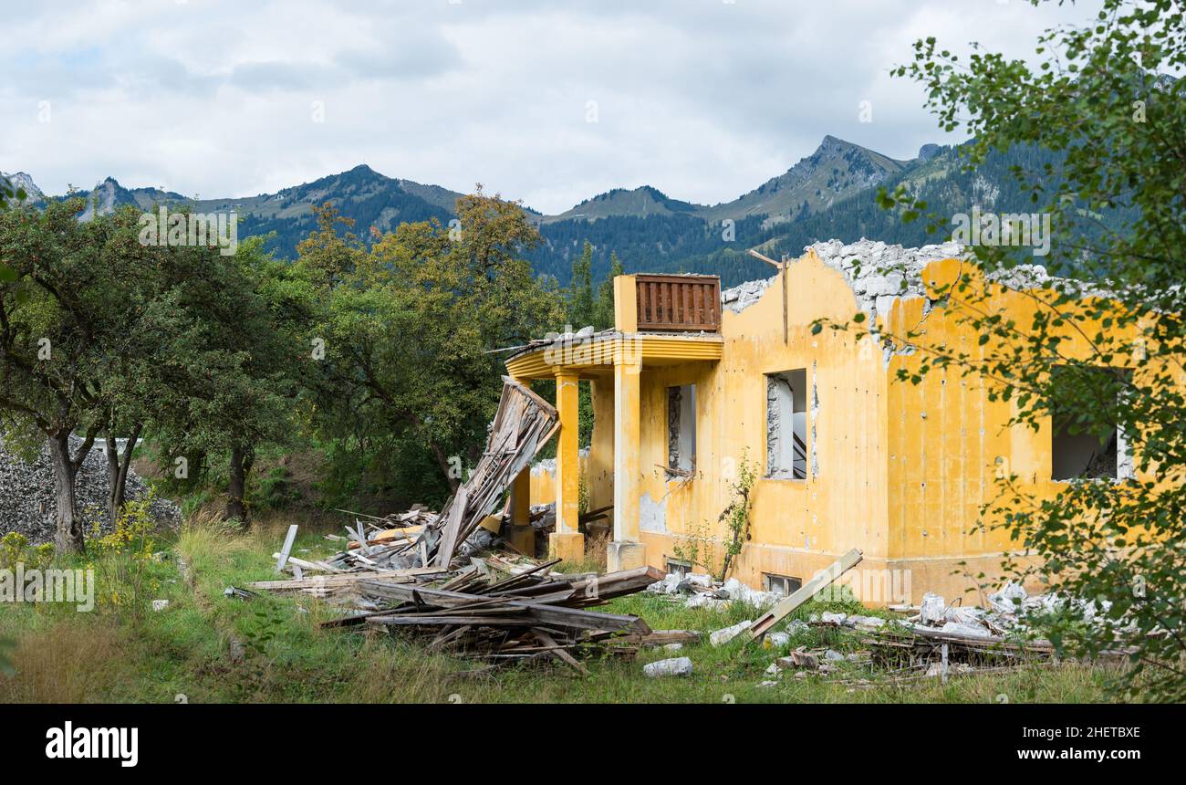 Hurricane trees destroyed hi-res stock photography and images - Alamy