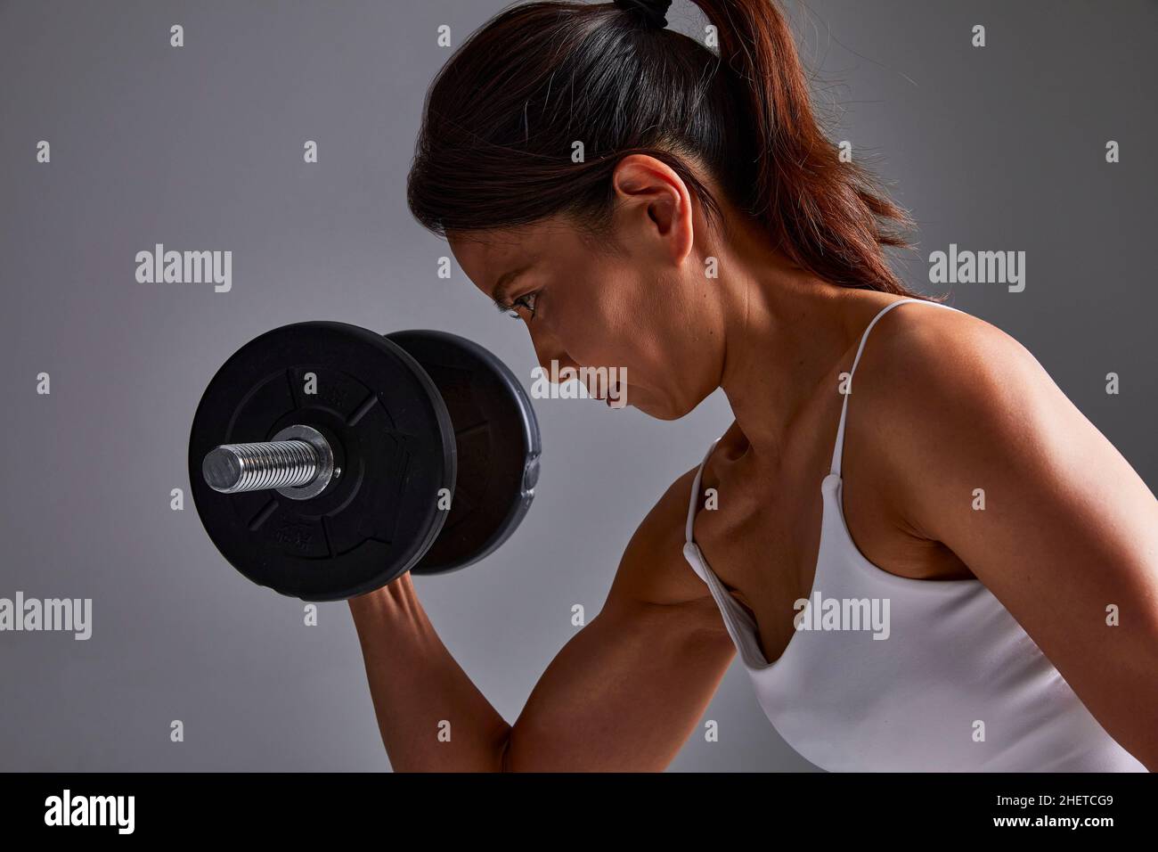 Close shot muscles woman doing hi-res stock photography and images - Alamy