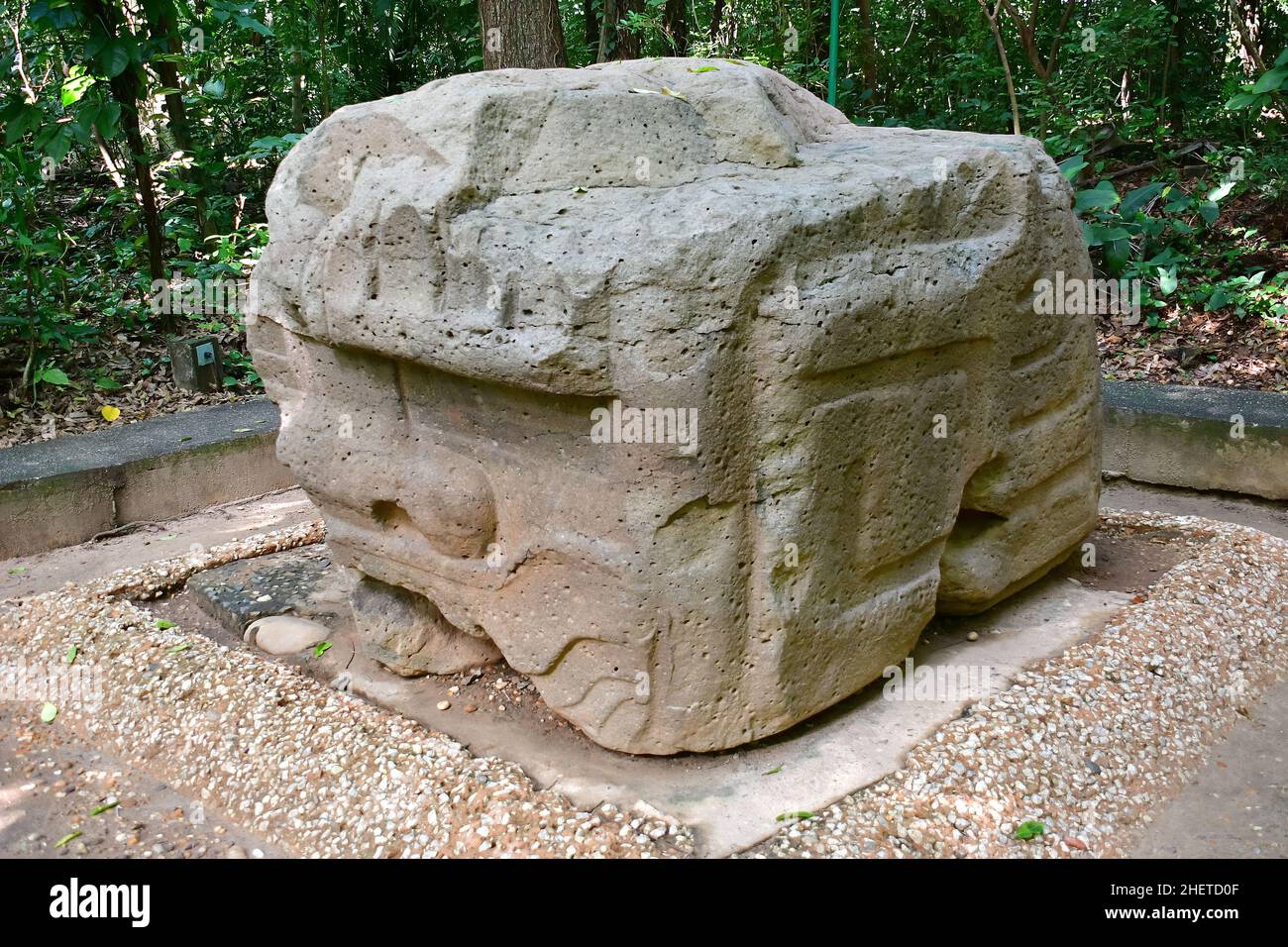 Altar 1, the Feline Altar, Olmec sculpture, La Venta Museum-Park, pre ...