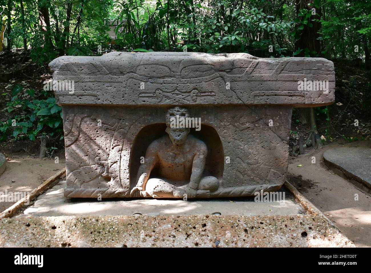 Altar 4, Olmec sculpture, La Venta Museum-Park, pre-Columbian ...