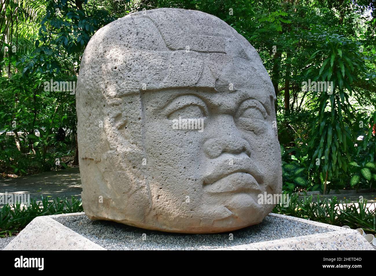 Giant stone head, Olmec sculpture, La Venta Museum-Park, pre-Columbian ...
