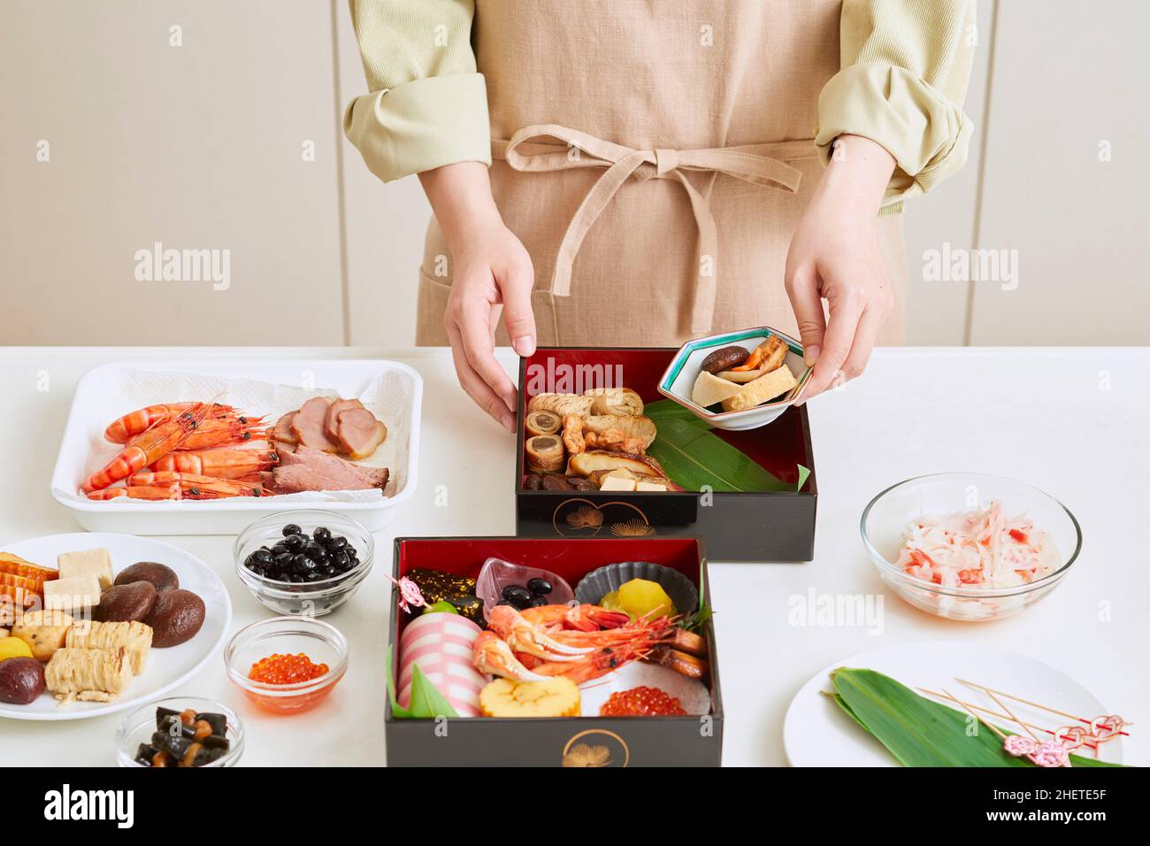 Making a new nest hi-res stock photography and images - Alamy