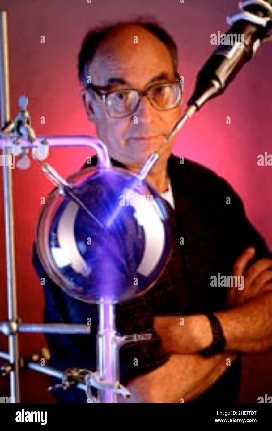 STANLEY MILLER (1930-2007) American prebiotic chemist Stock Photo - Alamy