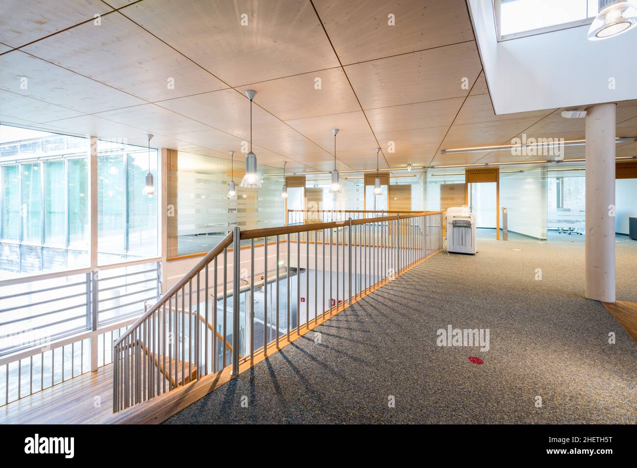 Office building hall hi-res stock photography and images - Alamy