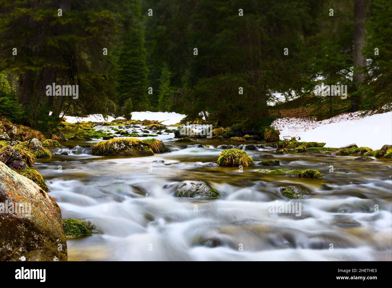 Water over stones hi-res stock photography and images - Alamy