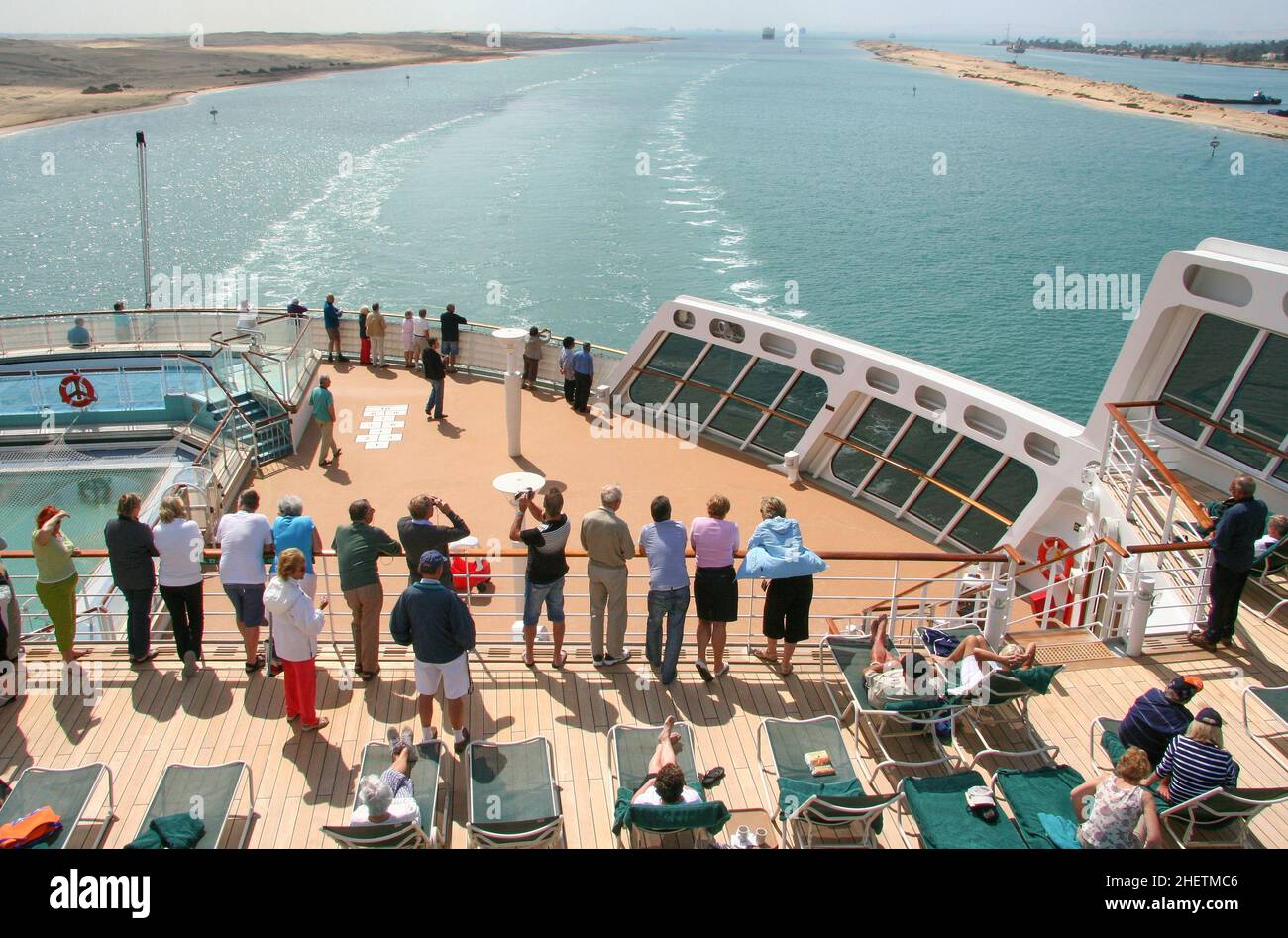 Passengers on the stern of a cruise ship on the Suez Canal Stock Photo ...