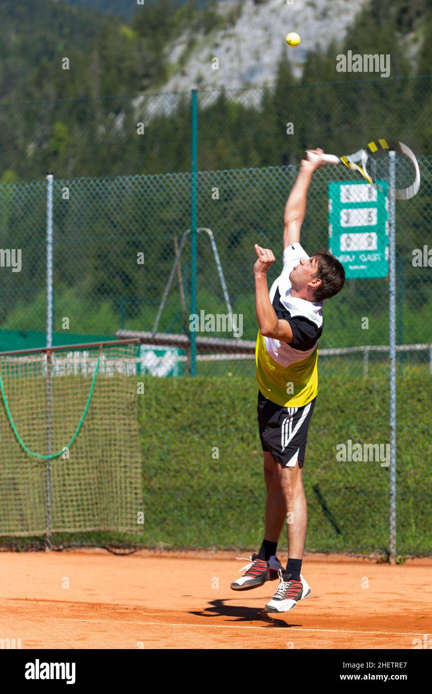 Serving on court tennis player hi-res stock photography and images - Alamy