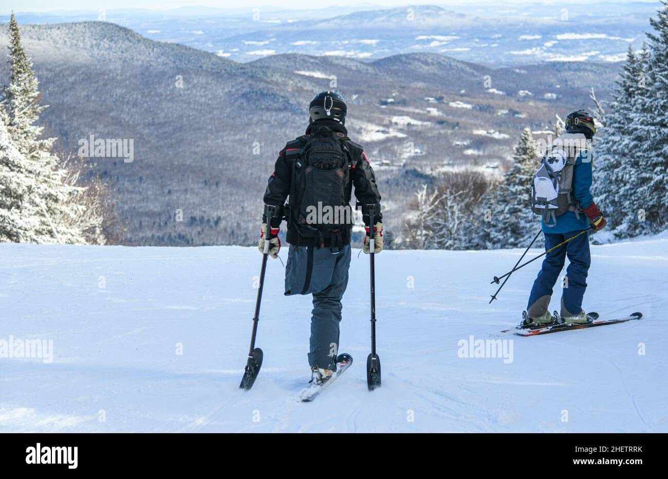 Adaptive Skiing with one leg : Disabled ski racer a three-tracker, or ...