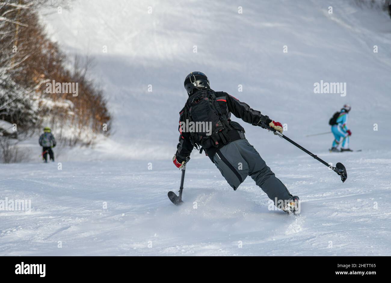 Adaptive Skiing with one leg : Disabled ski racer a three-tracker, or ...