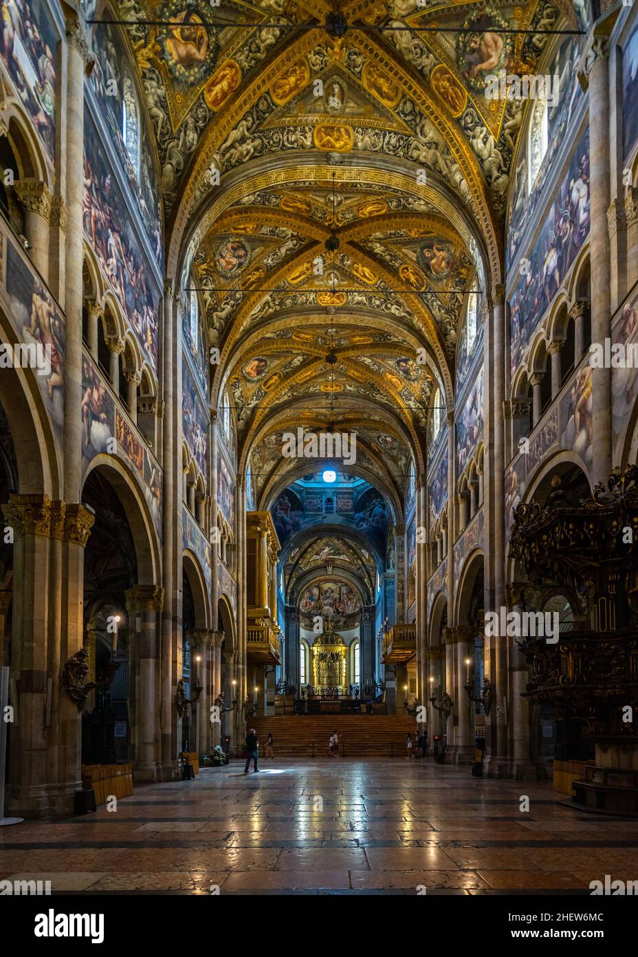 Interior of the beautiful Romanesque style Parma Cathedral, Italy Stock ...