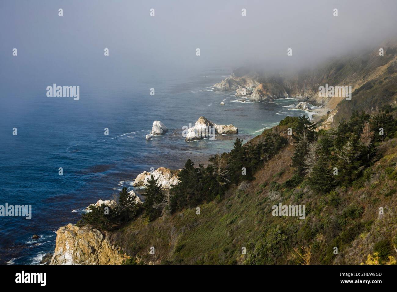 coast between Pfeiffer National Parc and Pacific Valley at Route No. 1 ...