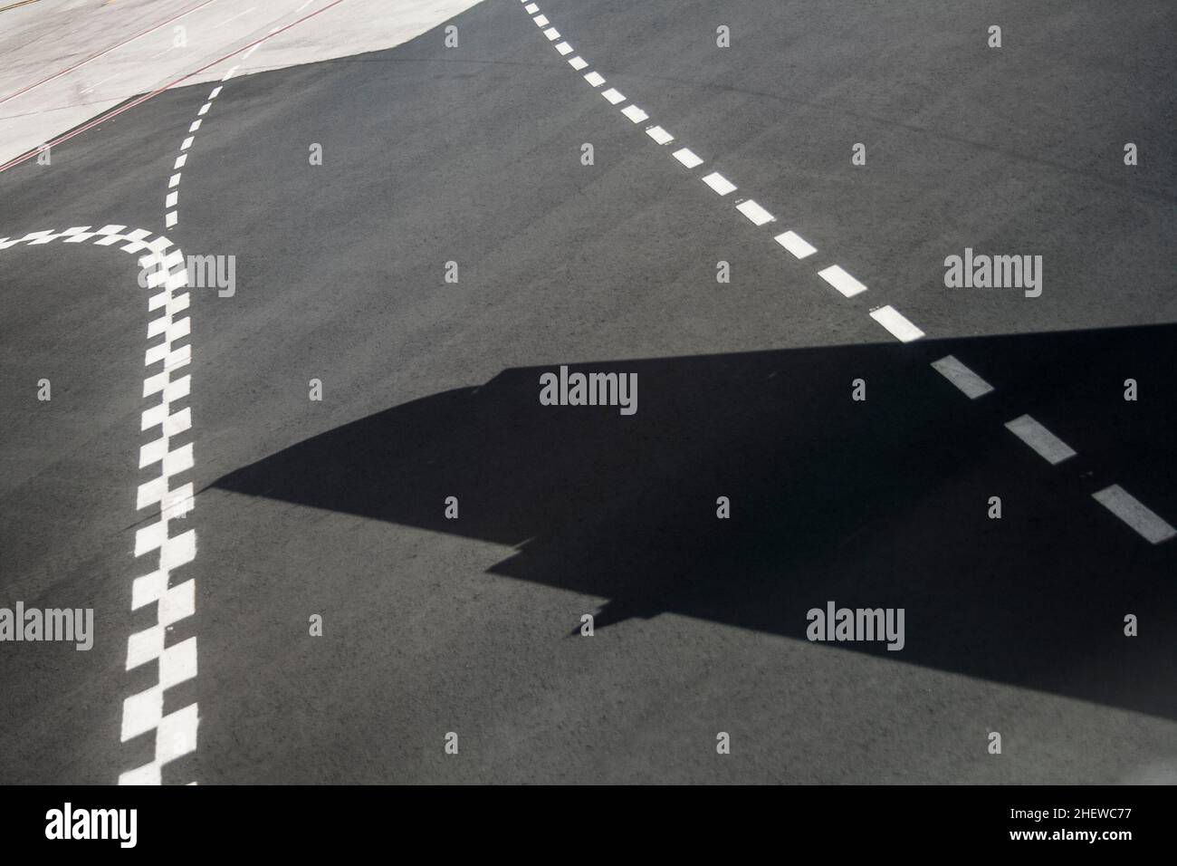 shadow of aircraft wing on runway at take off Stock Photo - Alamy