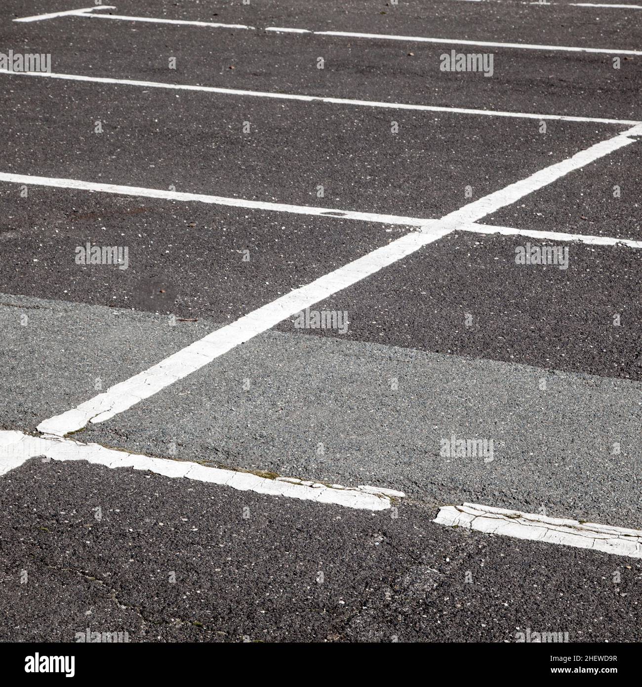 Road marking on the asphalted parking lot Stock Photo - Alamy
