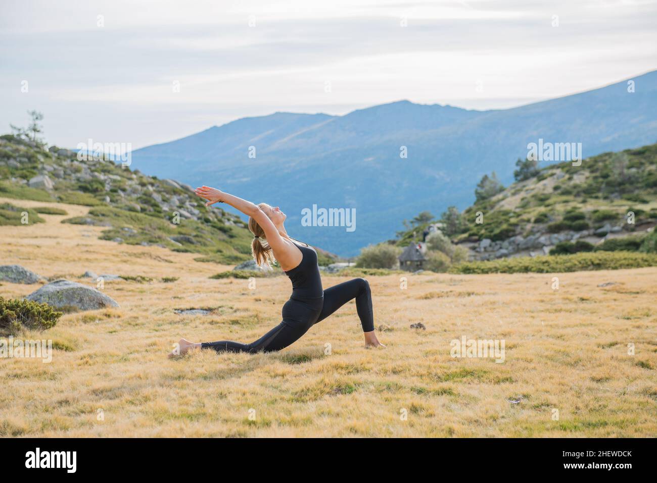 Poses in nature hi-res stock photography and images - Alamy