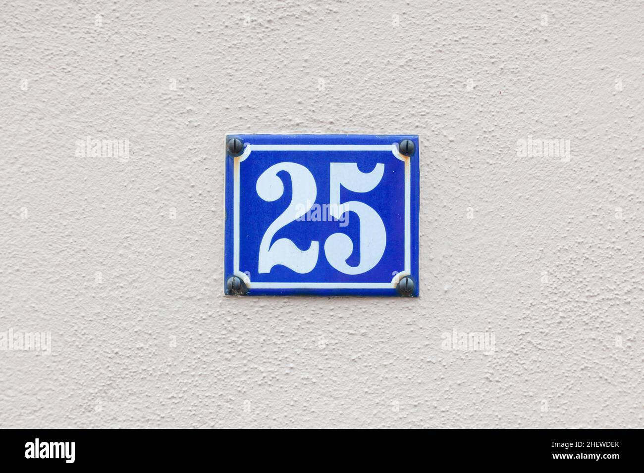 House number 25 sign hi-res stock photography and images - Alamy