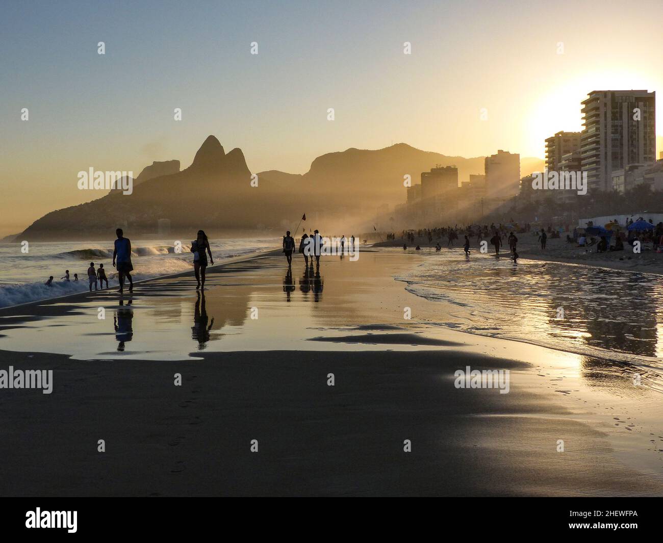 Sunset at copacabana beach hi-res stock photography and images - Alamy