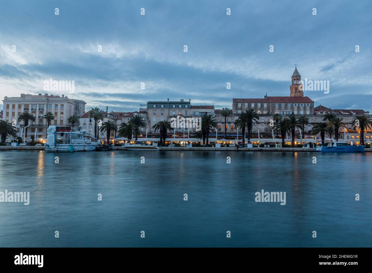 Split skyline hi-res stock photography and images - Alamy