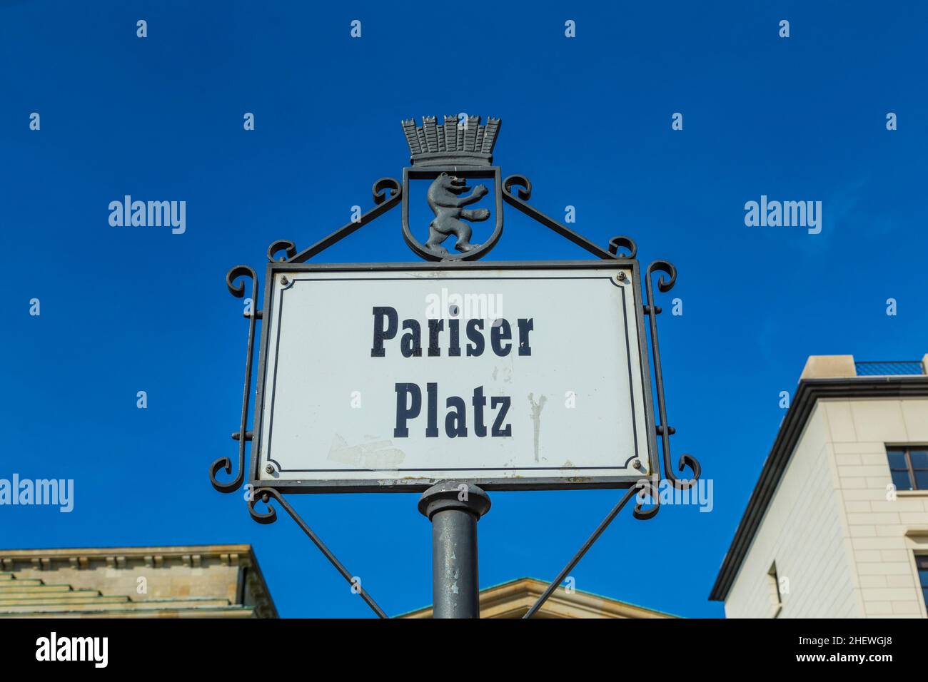 street sign Parisien Place (Pariser Platz) at the Brandenburg gate in ...