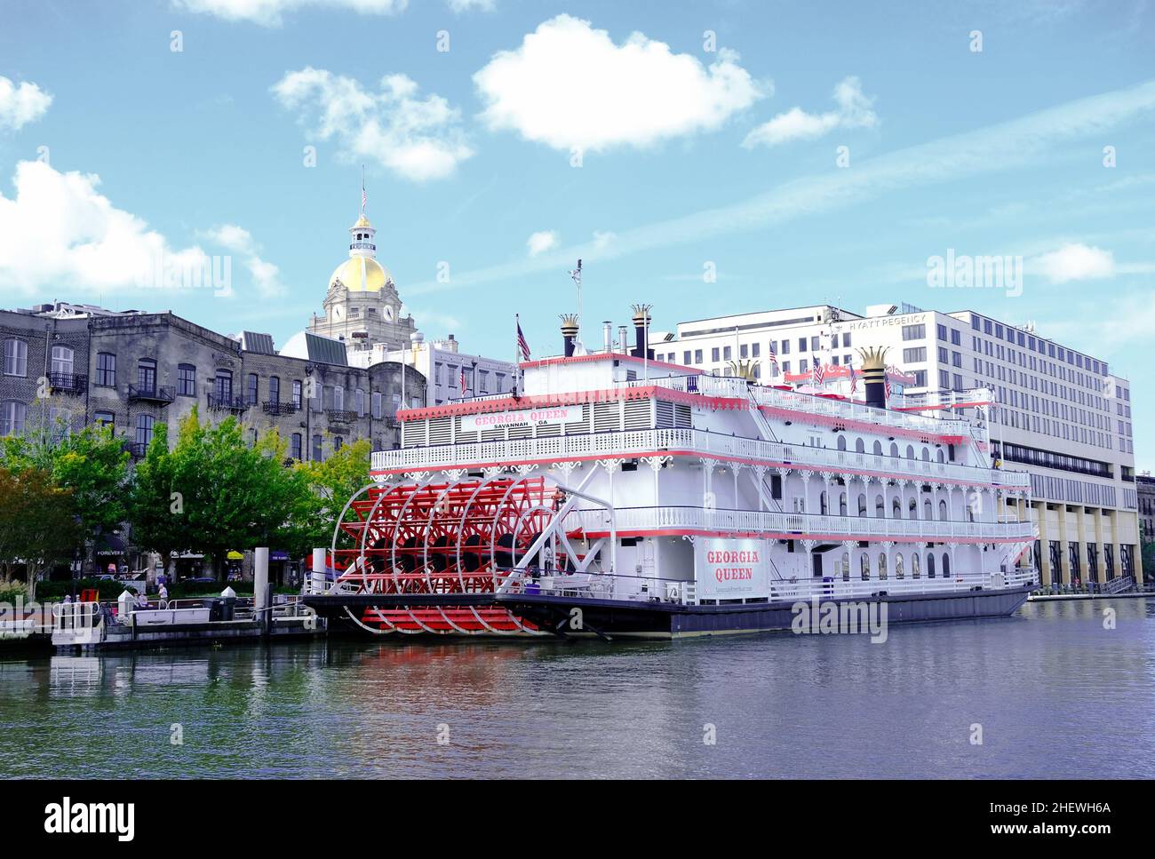 Georgia Queen by Savannah City Hall Stock Photo - Alamy