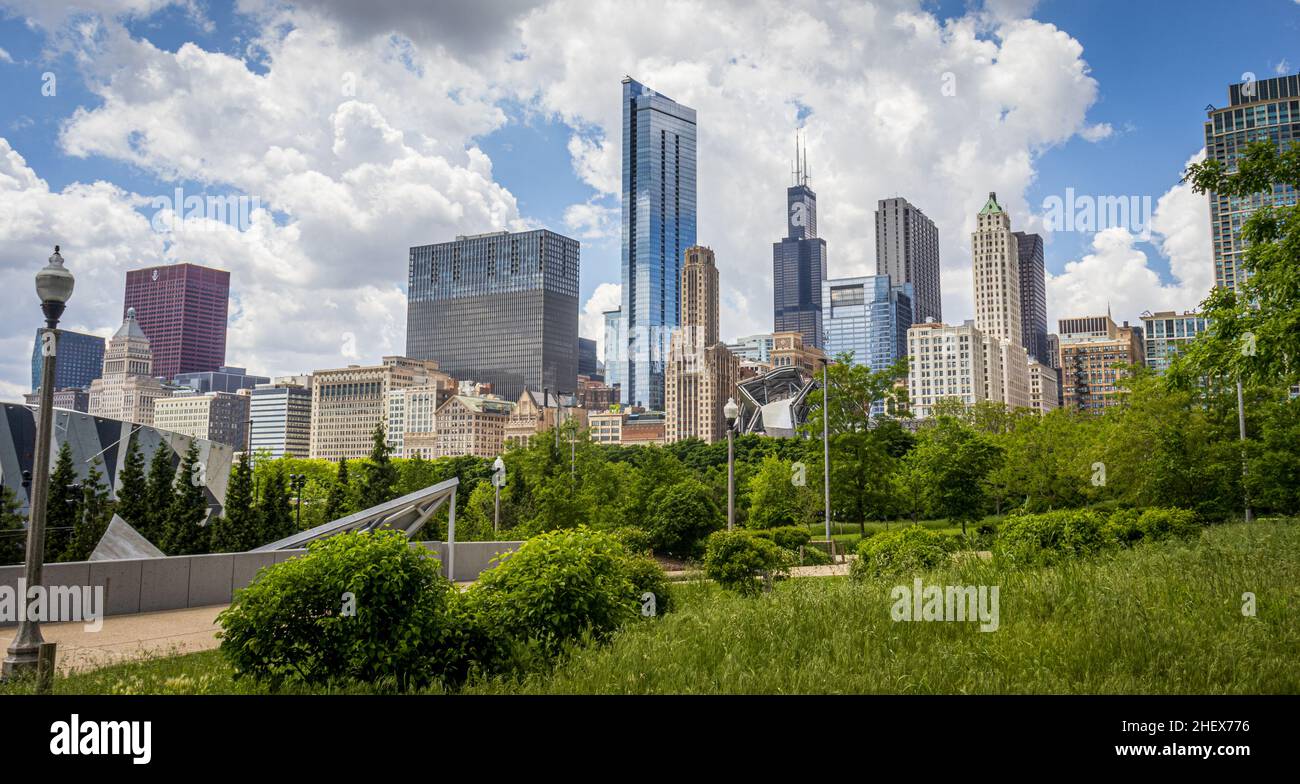 Chicago downtown skyline on sunny hi-res stock photography and images ...