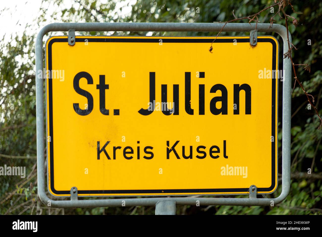 Yellow town sign hi-res stock photography and images - Alamy