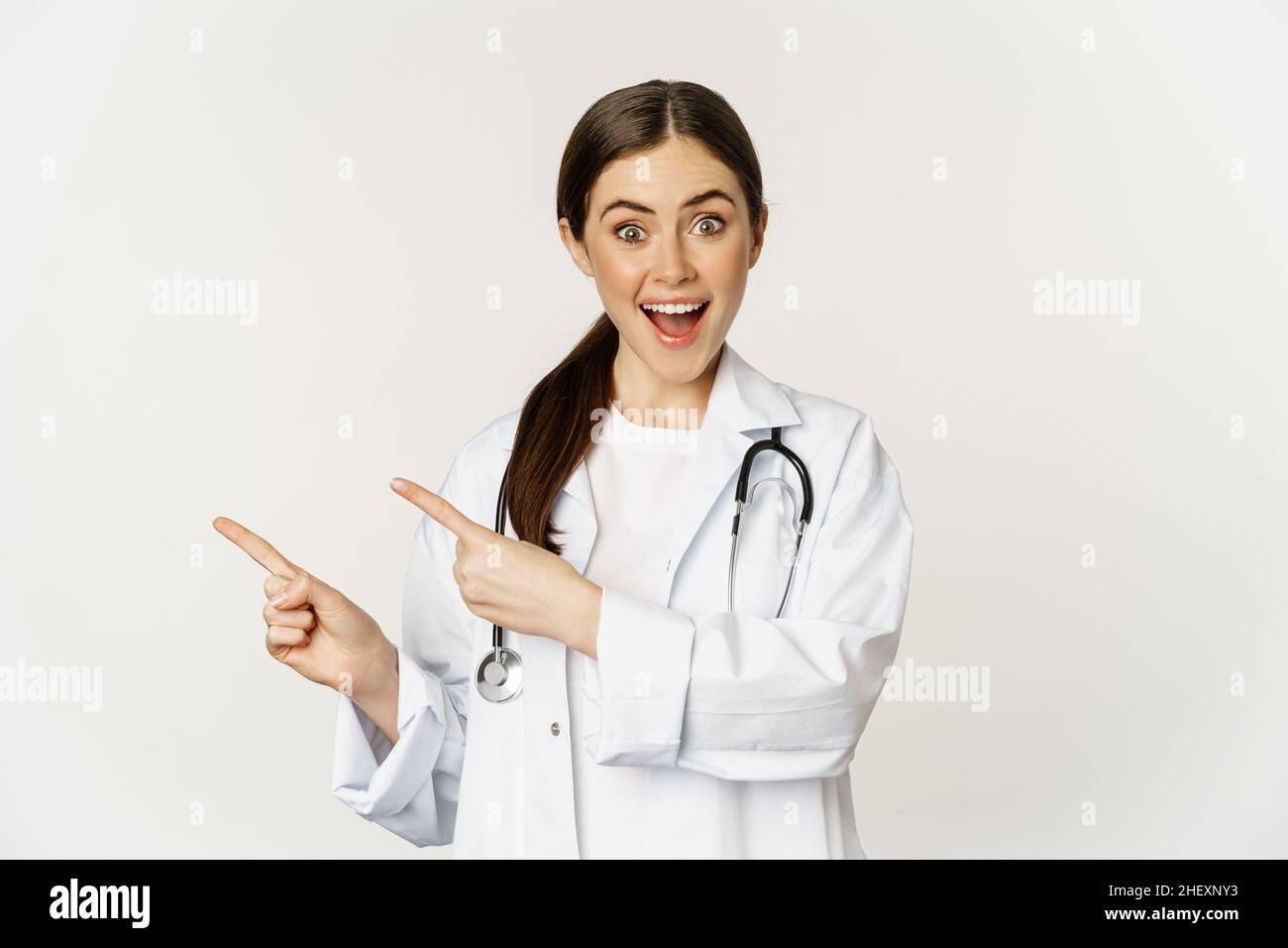 Portrait of smiling young woman doctor, healthcare medical worker ...