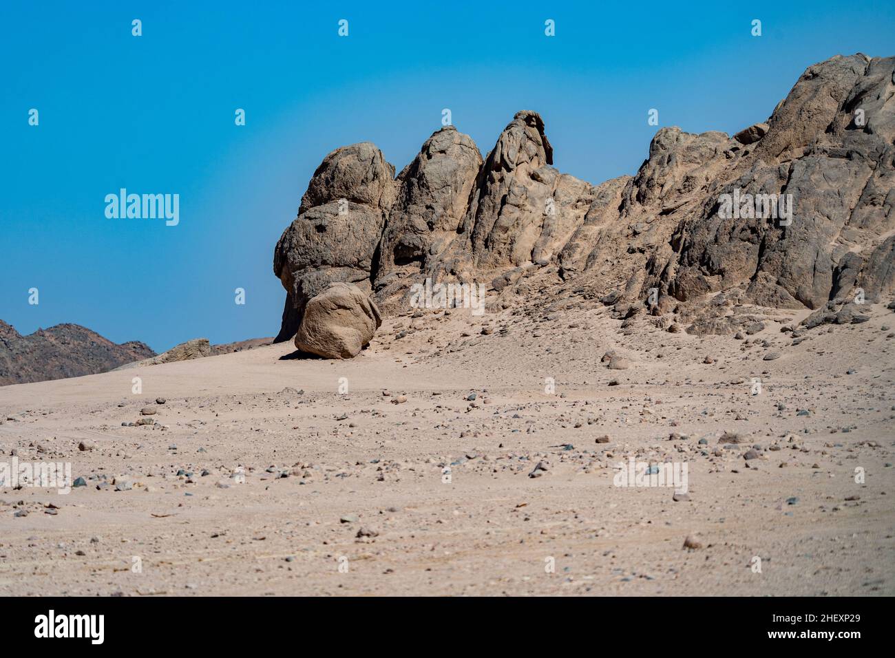 mountains in egypt. the mountain range of Egypt. travel in egypt ...