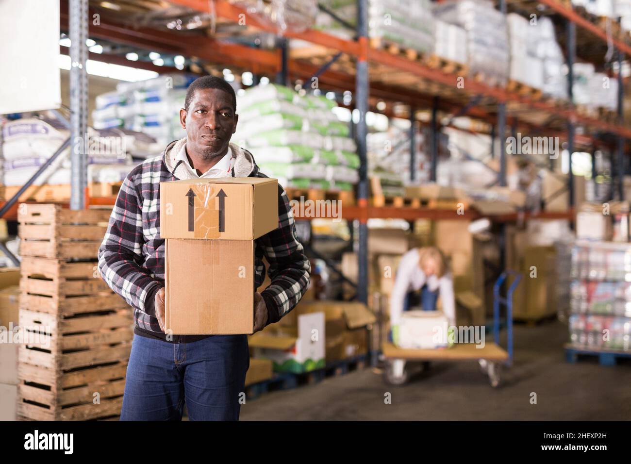 Man warehouse supermarket hi-res stock photography and images - Alamy