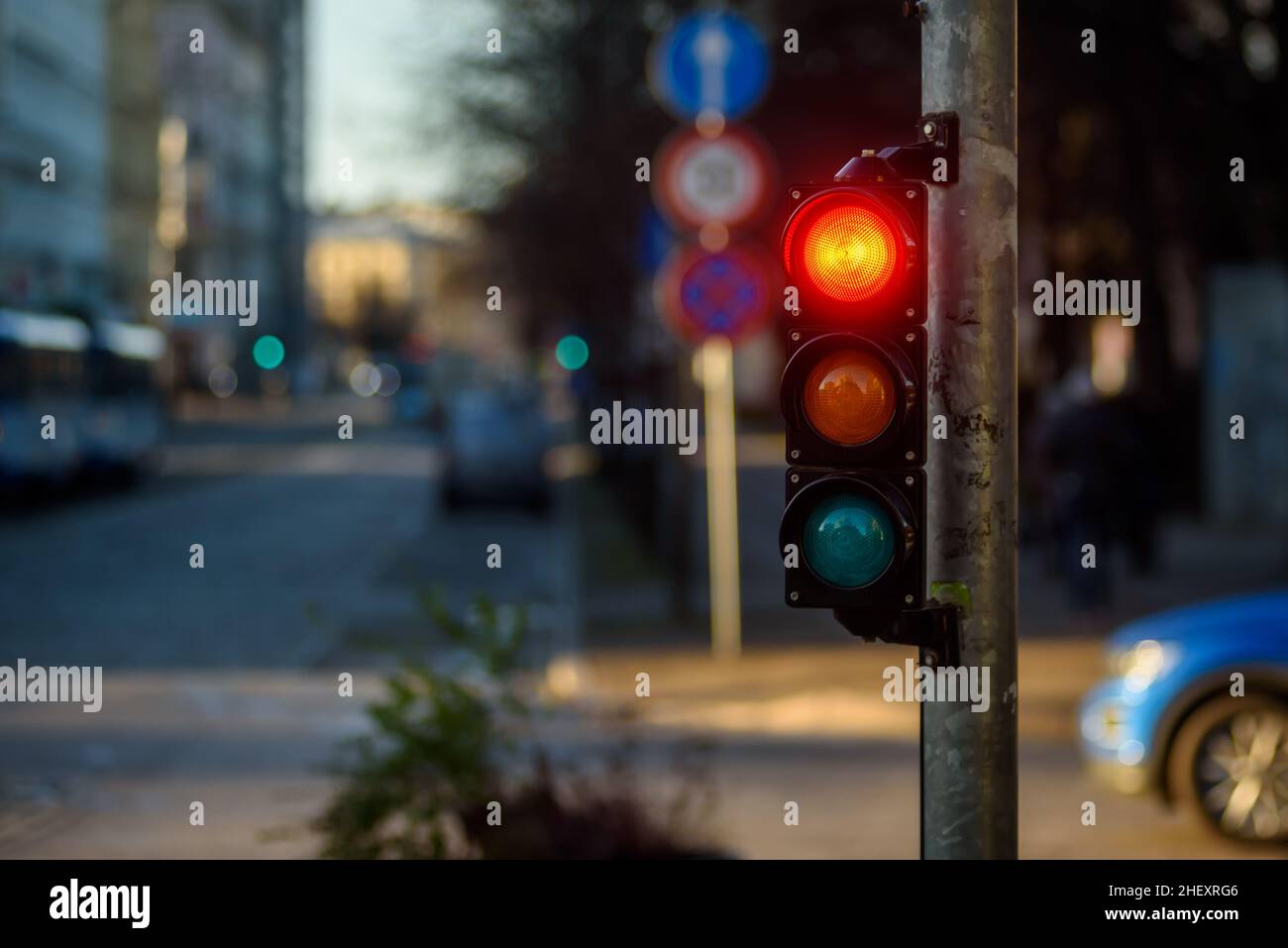 Traffic light shows red hi-res stock photography and images - Alamy