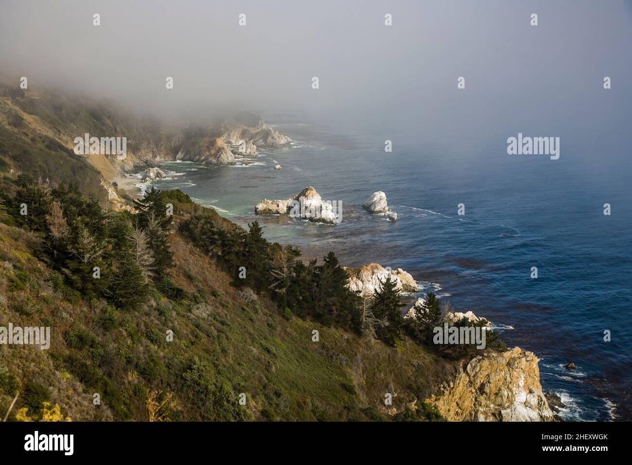 coast between Pfeiffer National Parc and Pacific Valley at Route No. 1 ...