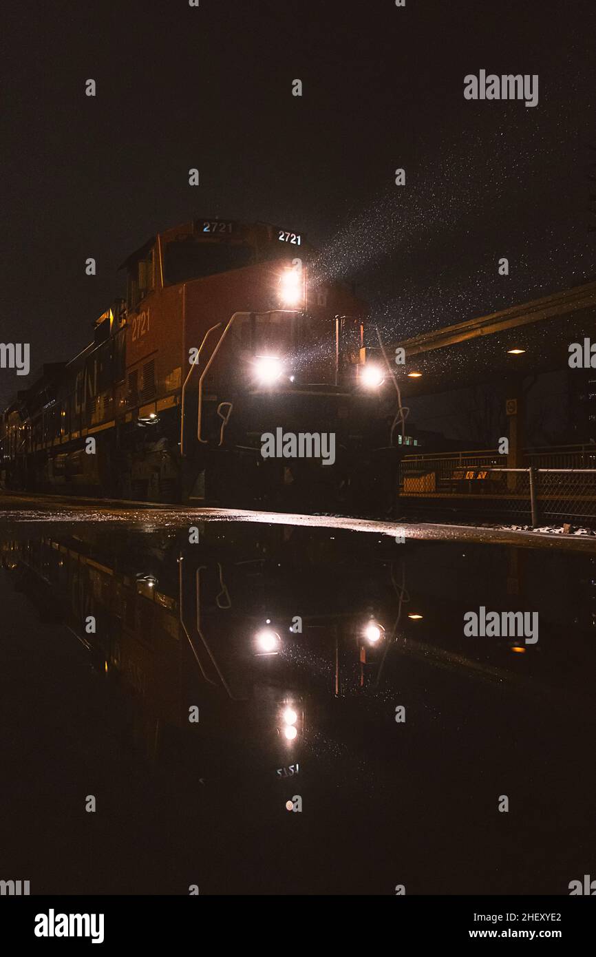 Railroad signals at night hi-res stock photography and images - Alamy