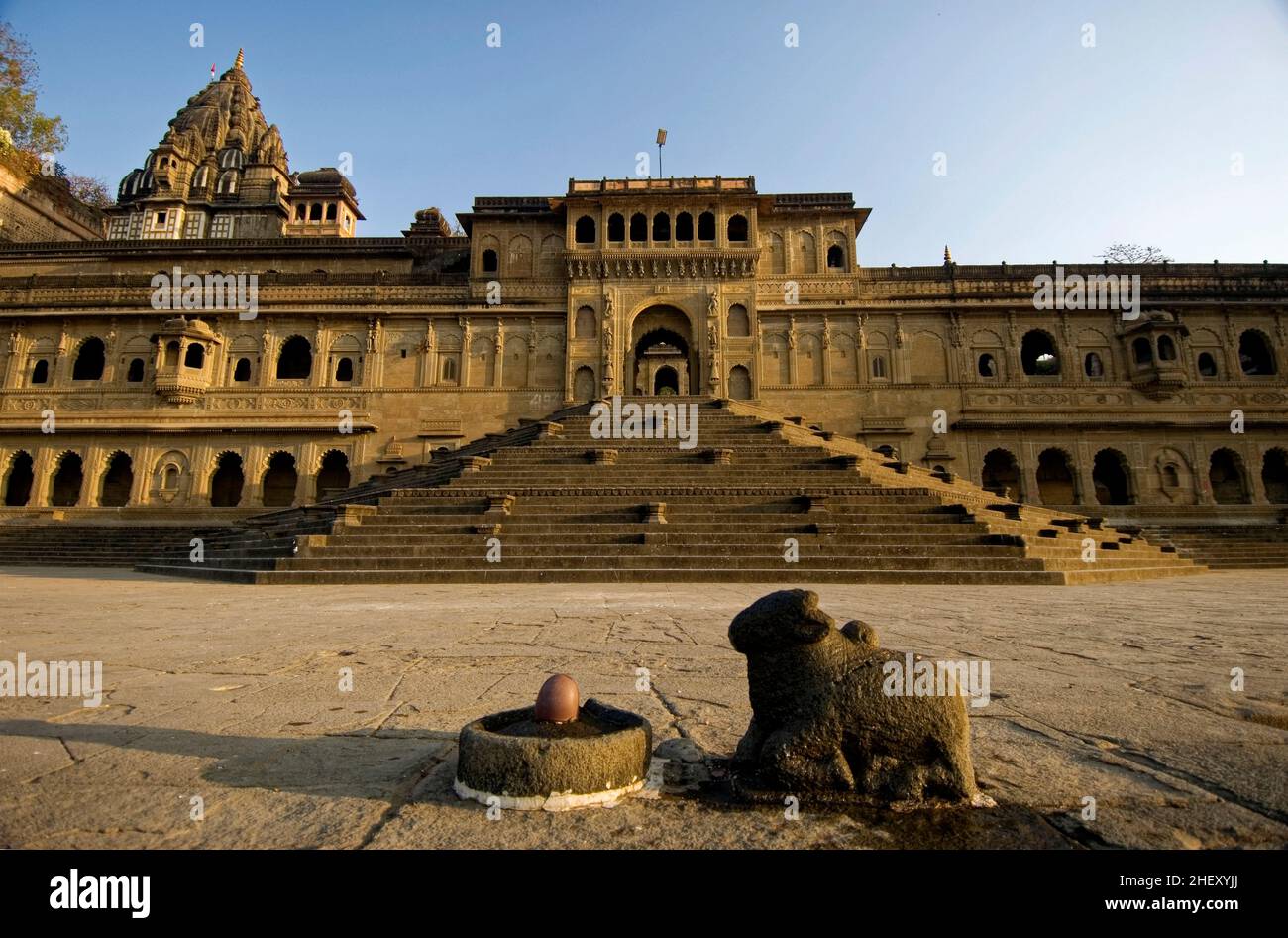 Religious place Maheshwar Ghat in early morning Stock Photo - Alamy