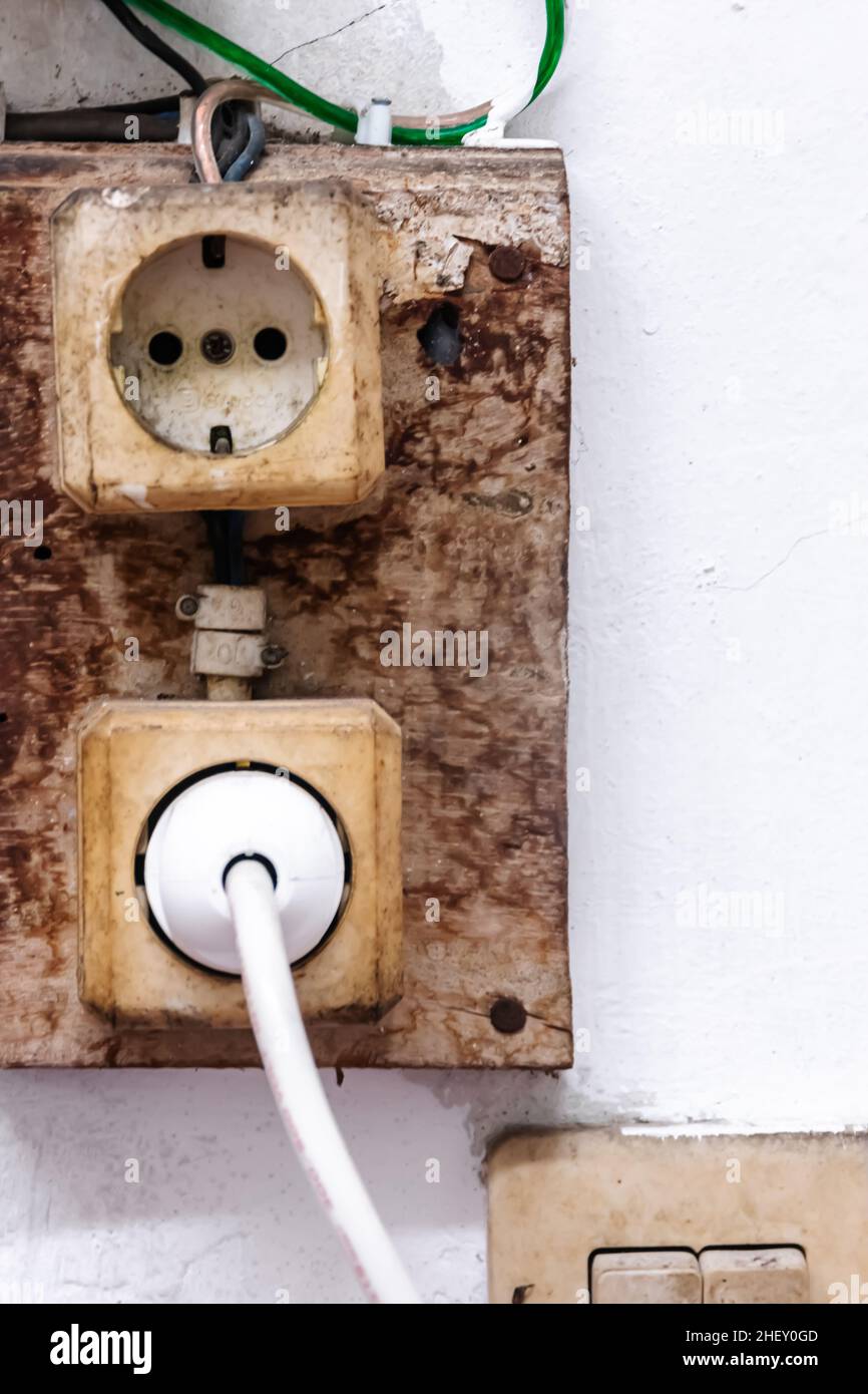 Old electric socket hi-res stock photography and images - Alamy