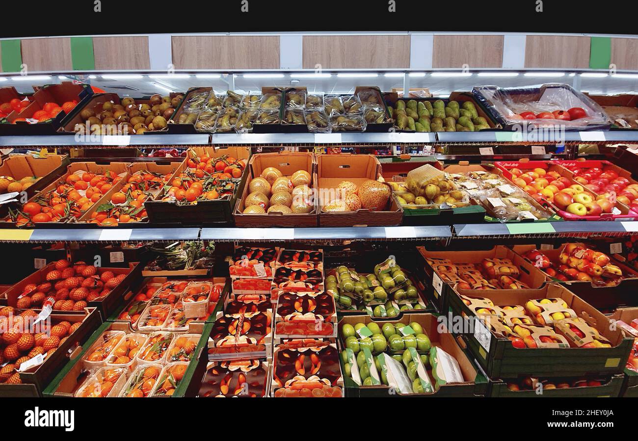 Fresh fruits on shelf in supermarket Stock Photo - Alamy