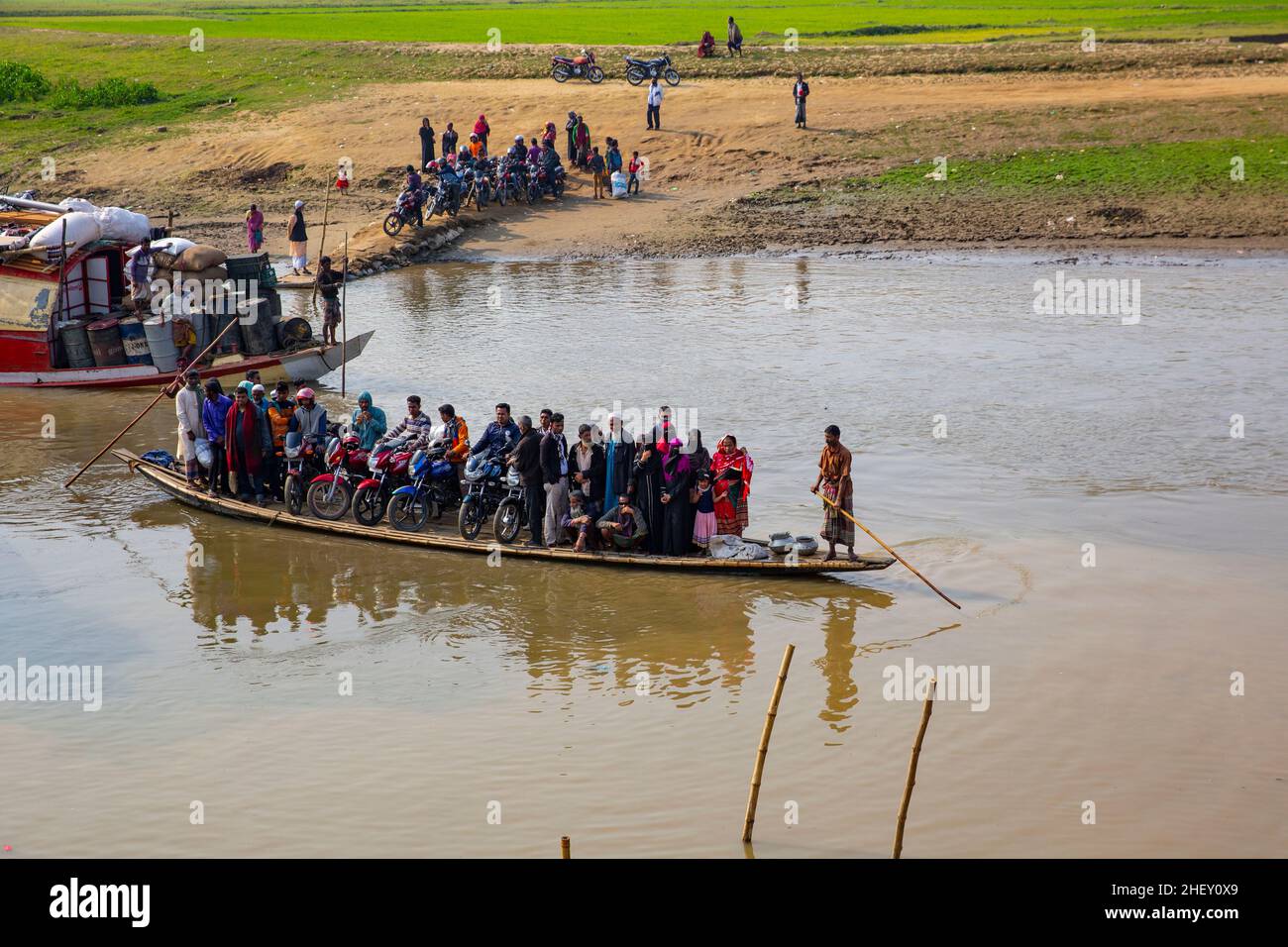 People cross the Rakti River, Sunamganj, Bangladesh Stock Photo - Alamy
