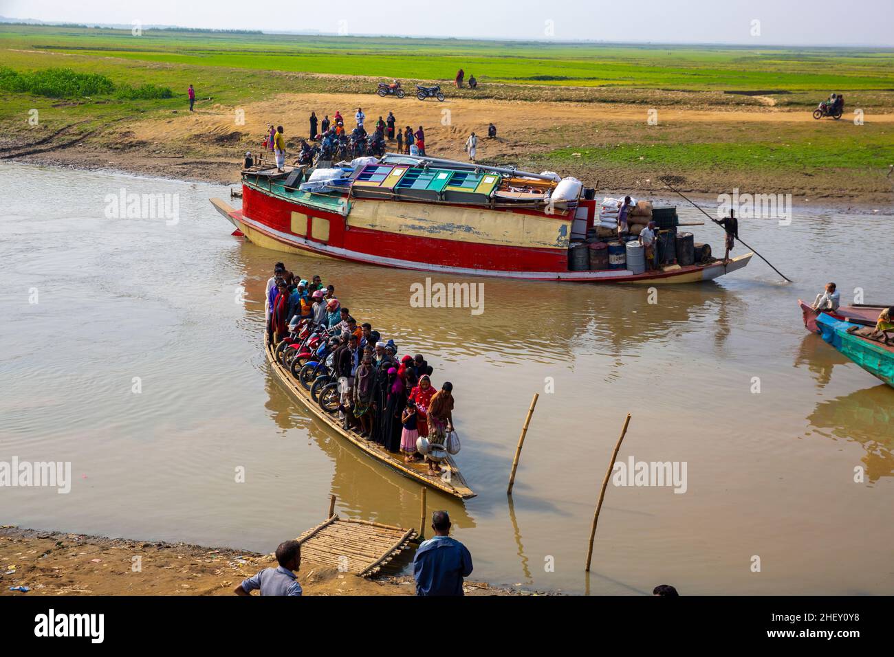 People cross the Rakti River, Sunamganj, Bangladesh Stock Photo - Alamy