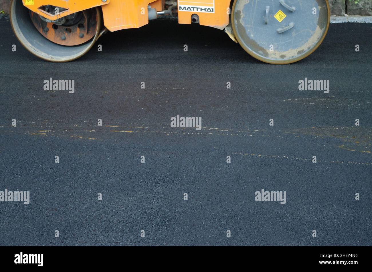 road works tarmac asphalt Stock Photo - Alamy