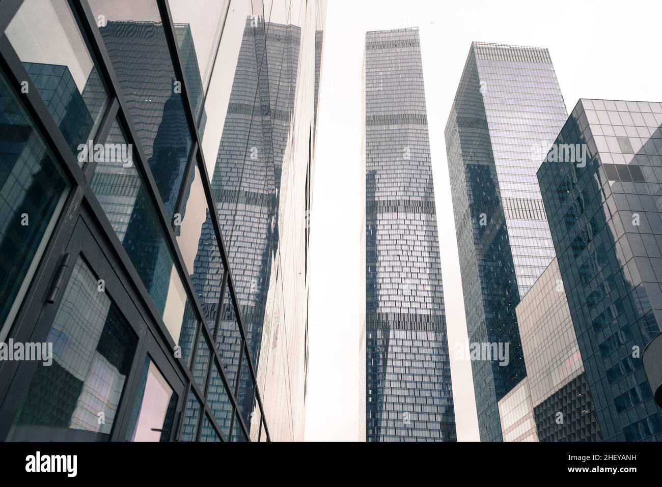 Office tall building hi-res stock photography and images - Alamy