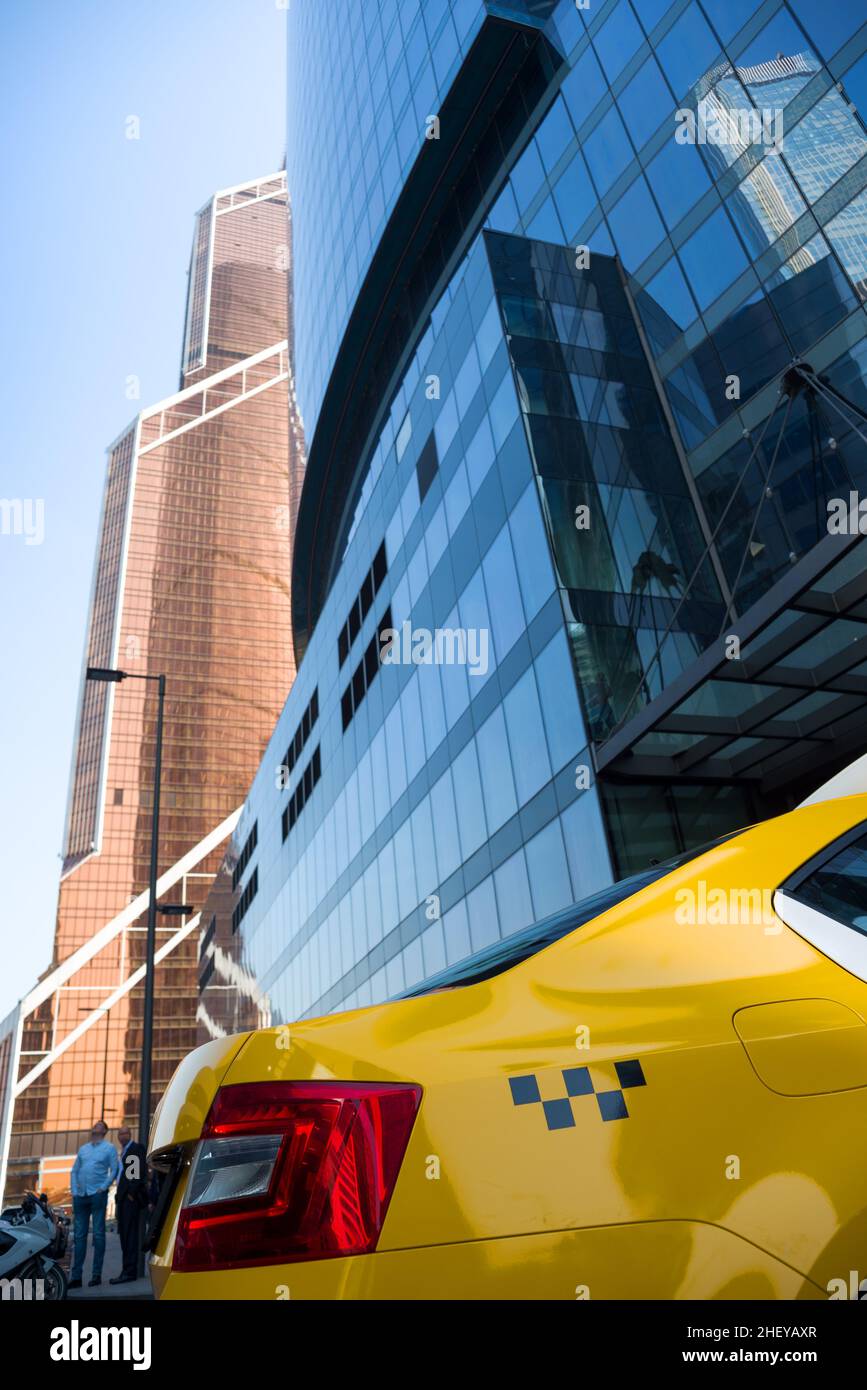 Car against wall hi-res stock photography and images - Alamy