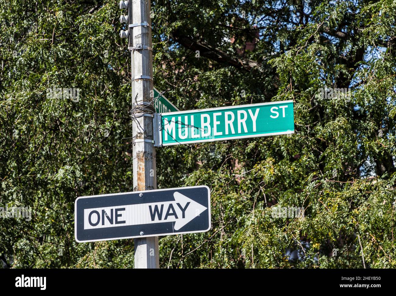 Mulberry street sign in hi-res stock photography and images - Alamy