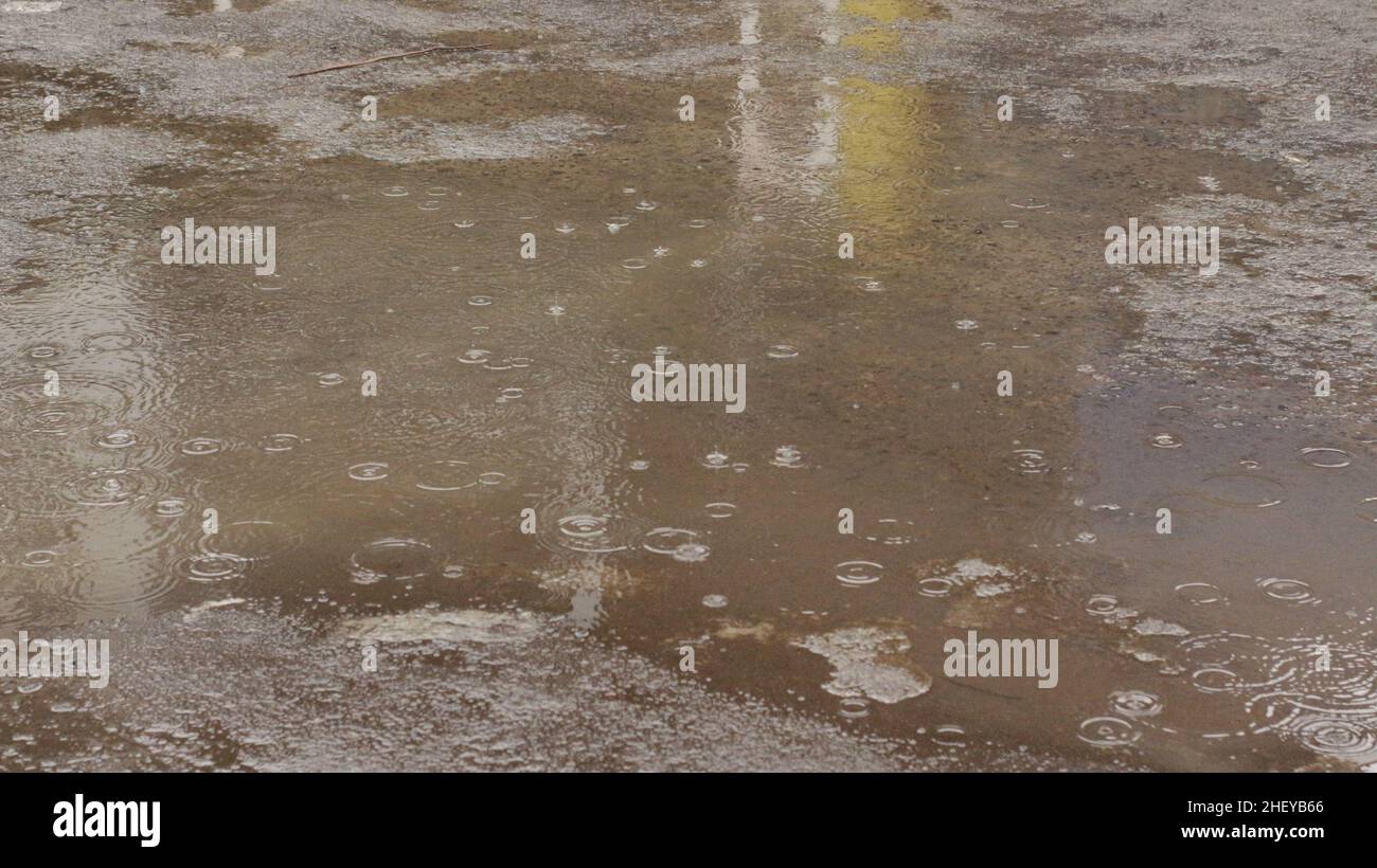 Rain raining drizzle drizzling hi-res stock photography and images - Alamy